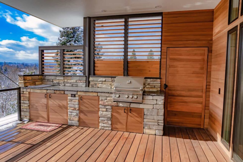 Craft Stunning BBQ Enclosures with FLEXfence Louver System | FLEXfence
